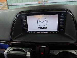 【マツダ CX-5 KE系】純正BOSE仕様ナビからカロッツェリアAVIC-CZ901に交換取付 | くるまや工房 制作実績ギャラリー